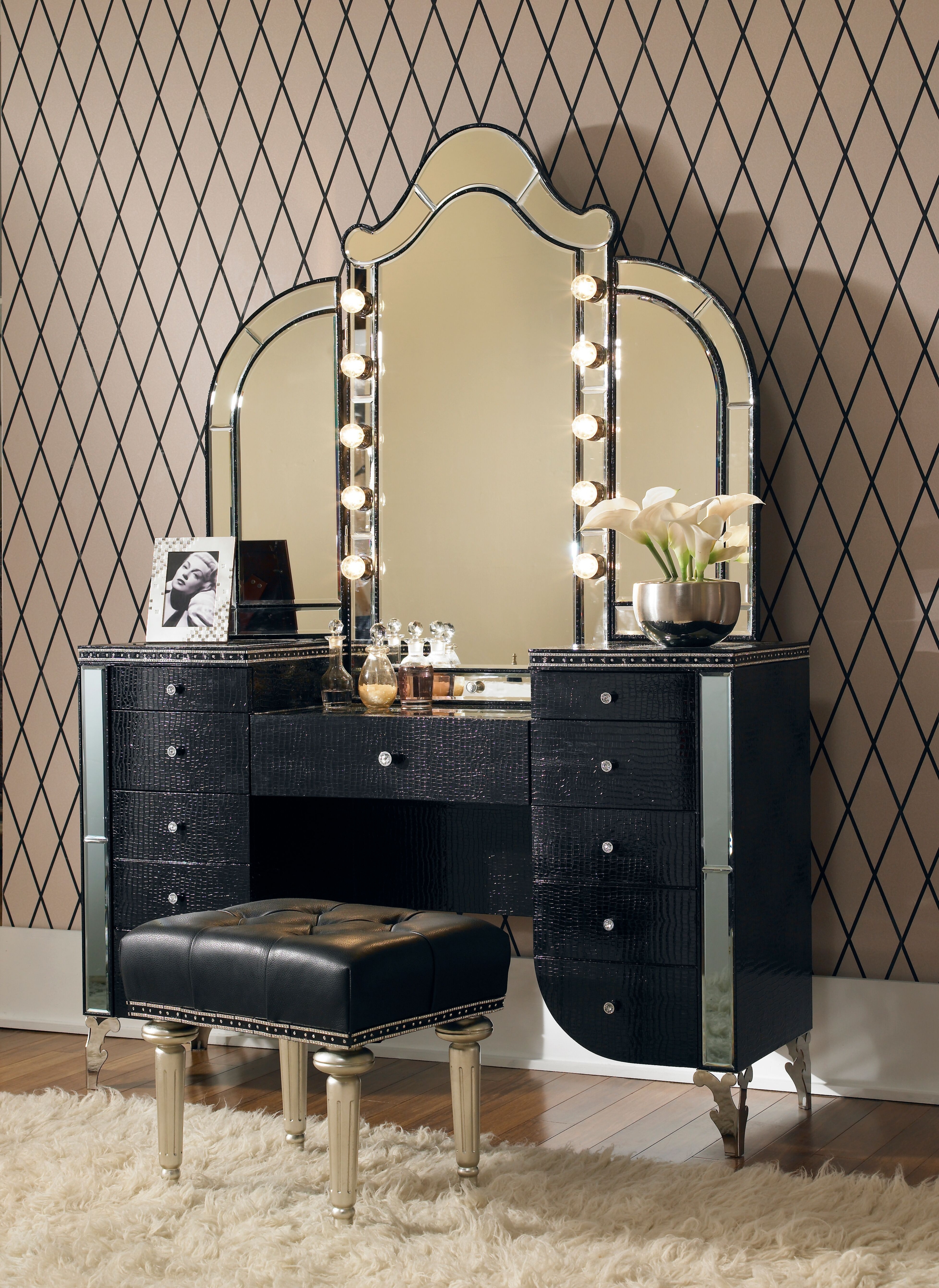 Makeup Tables With A Mirror | Foter